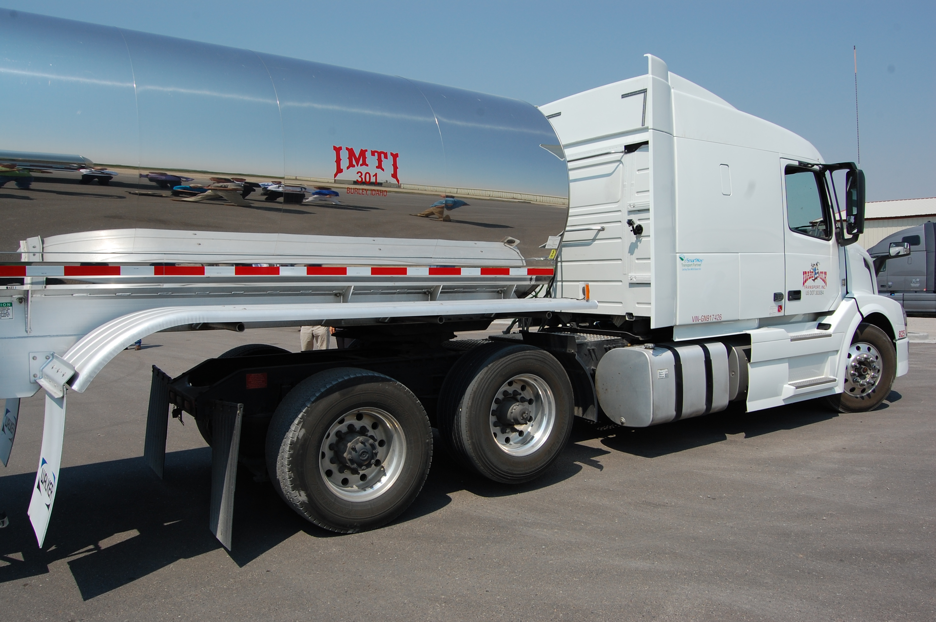 Volvo Trucks demonstrates adaptive loading system | FleetOwner