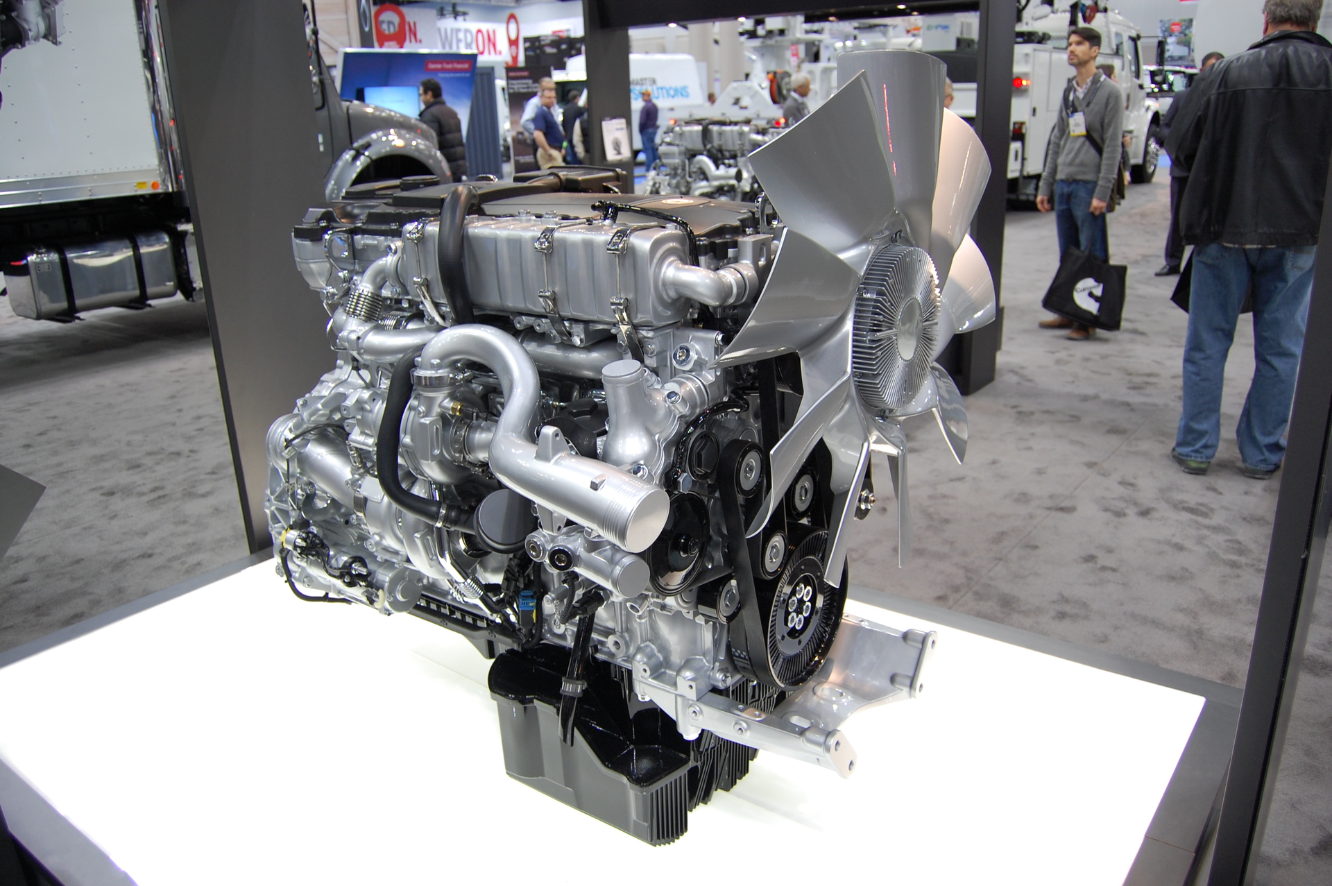 Detroit rolls out new DD8 engine | FleetOwner