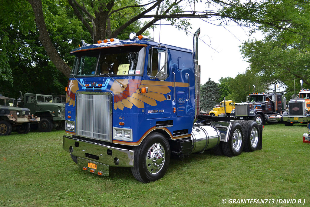 Twins restore a classic cabover | FleetOwner