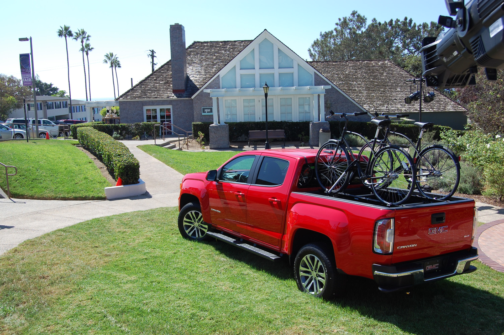 GM mid size pickup ride and drive | FleetOwner