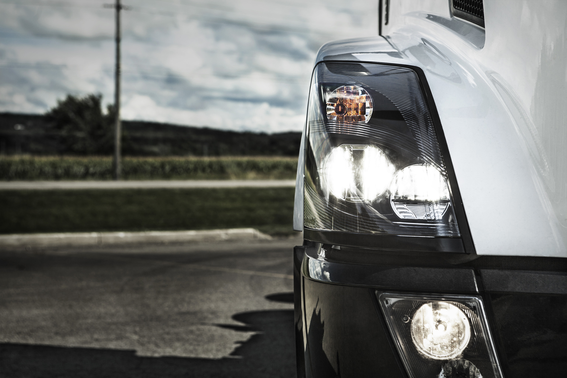 Volvo makes LED lighting standard | FleetOwner