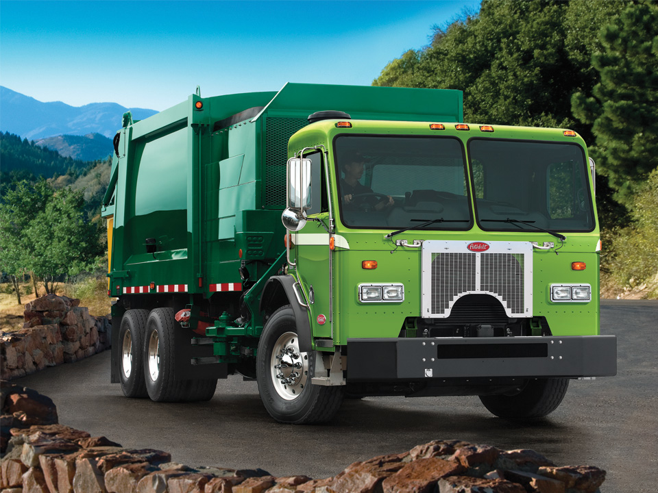 Peterbilt Model 320 notches record production | FleetOwner