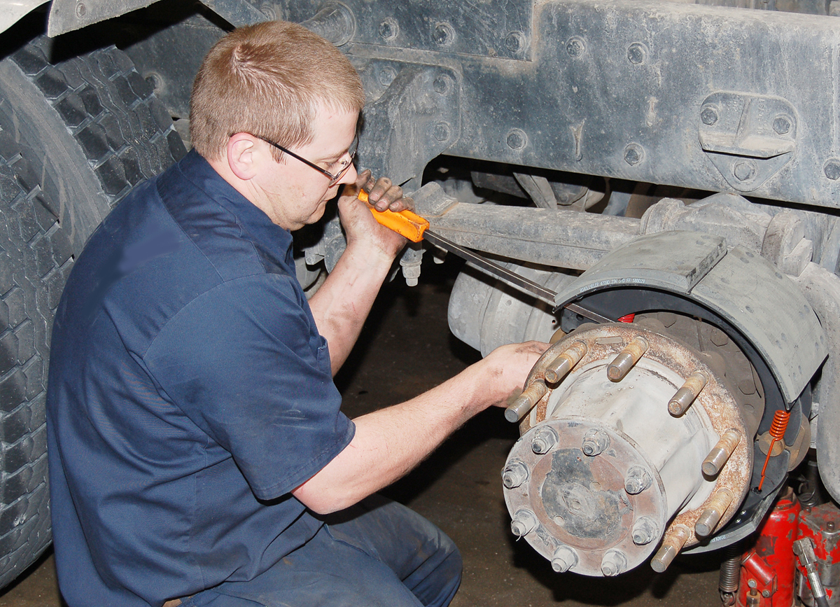 Registration open for 2015 Bendix brake training school | FleetOwner