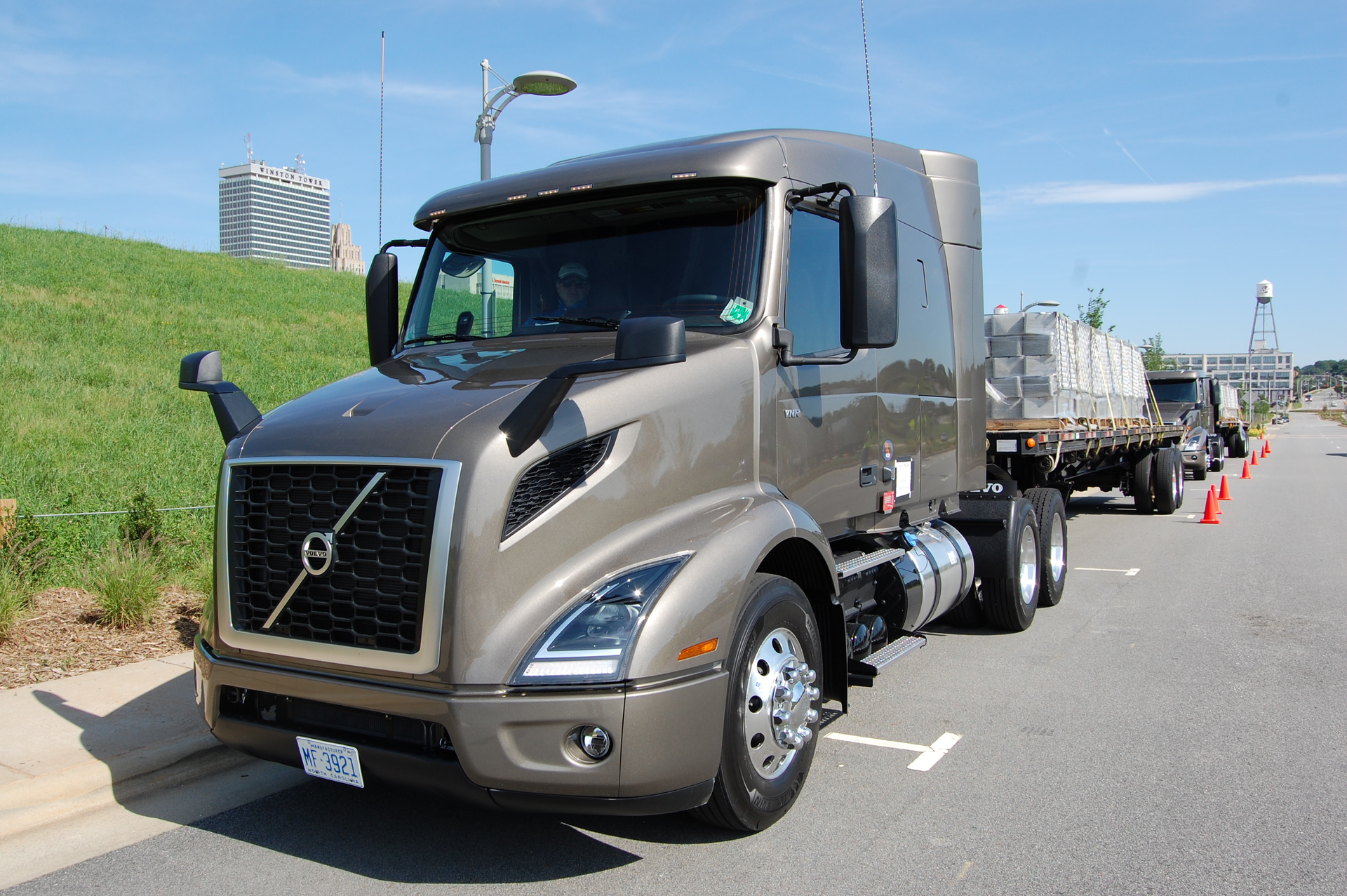 Volvo: Class 8 outlook remains steady for 2017 | FleetOwner