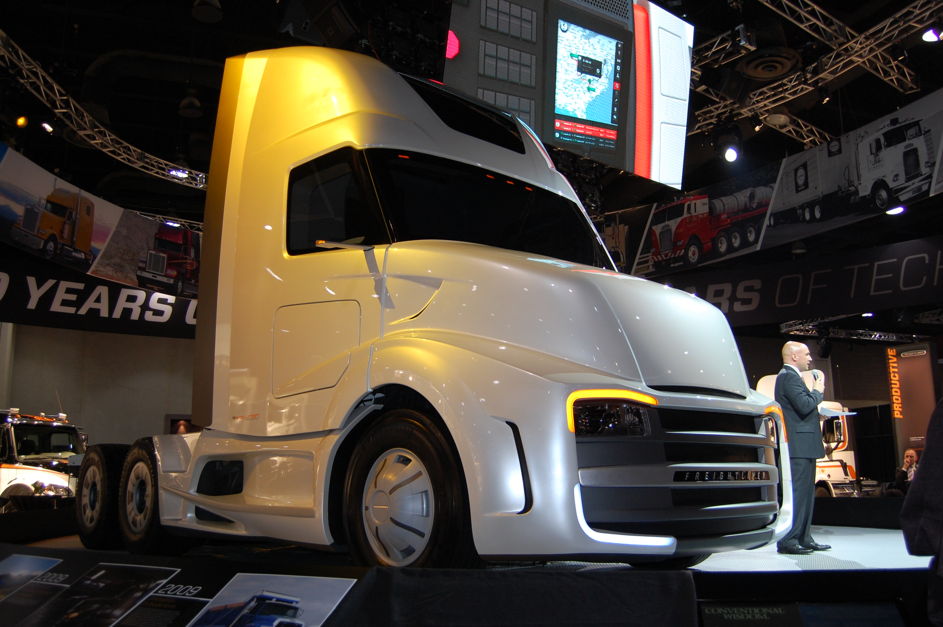 Photos: Freightliner concept truck | FleetOwner