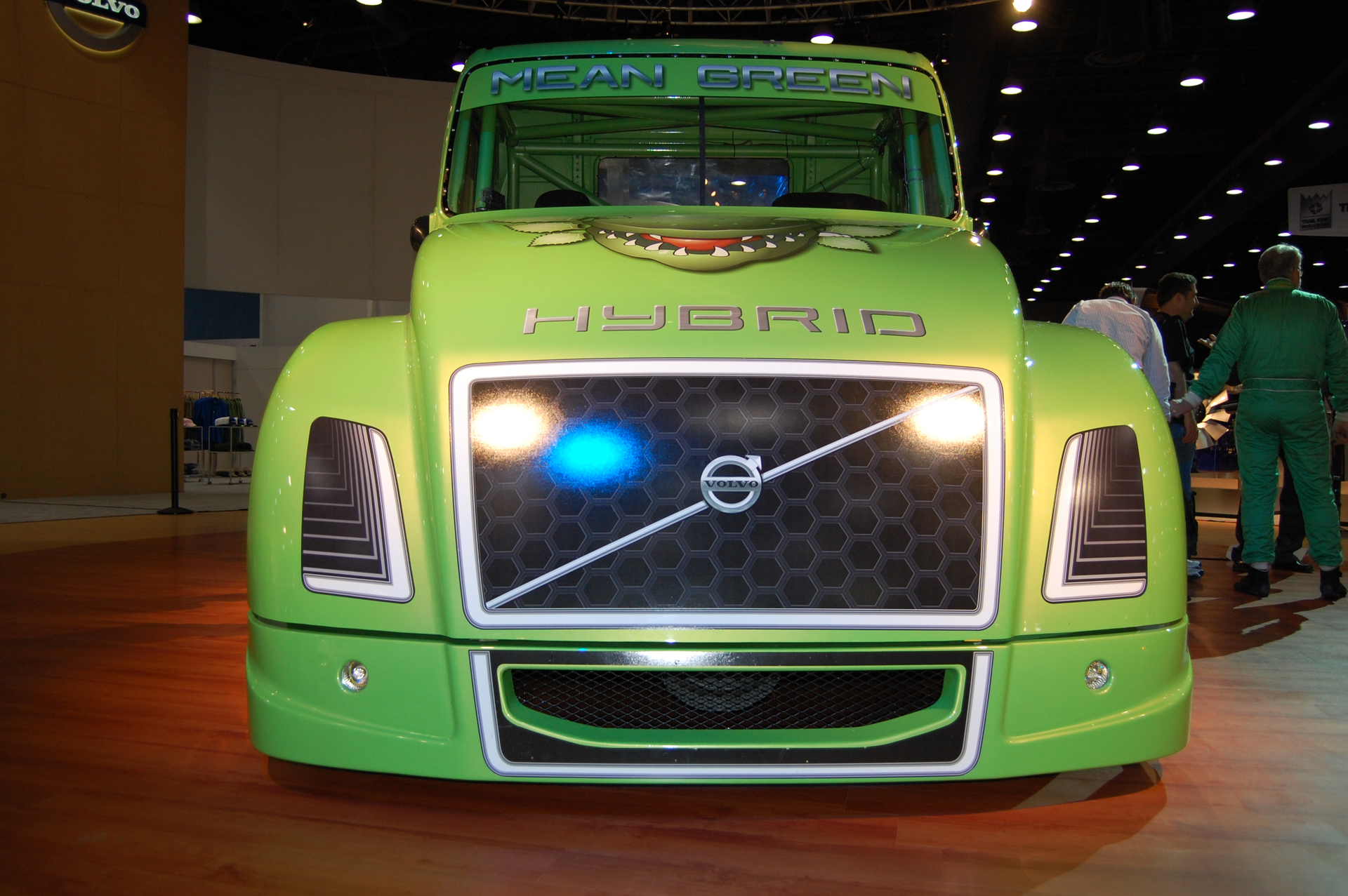 Photos: Volvo's "Mean Green" Hybrid Race Truck | FleetOwner