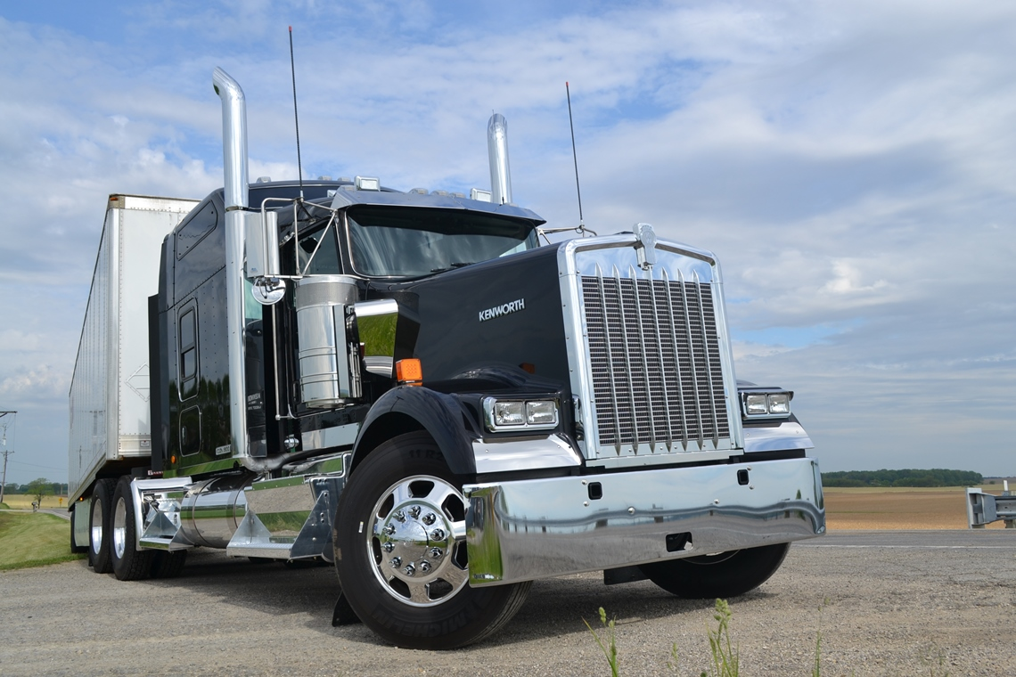 Kenworth's highway haulers: The ICON 900, T680 Advantage, T680 mid-roof ...