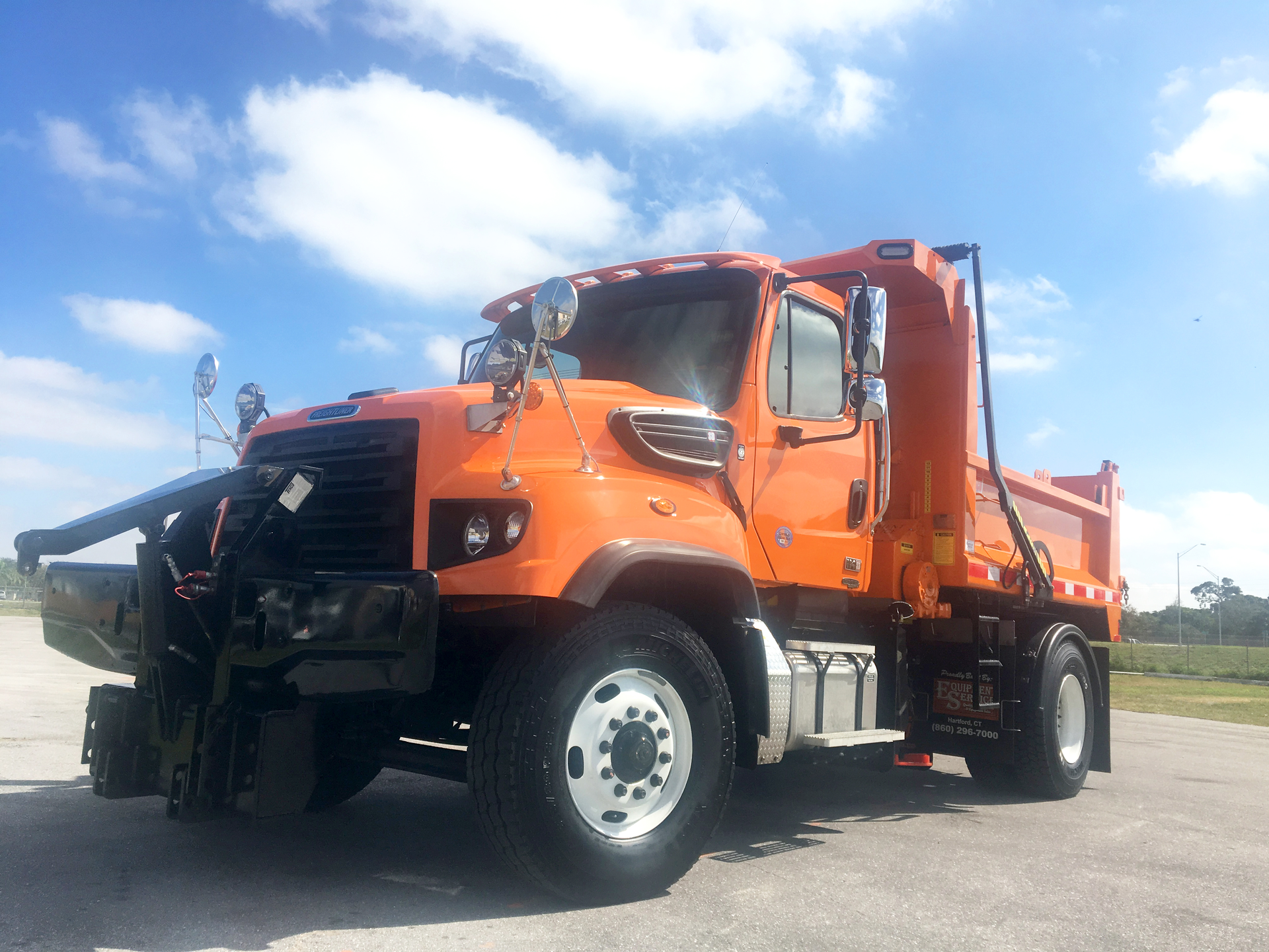 DTNA: Detroit rolls out DD8 engine for vocational market | FleetOwner