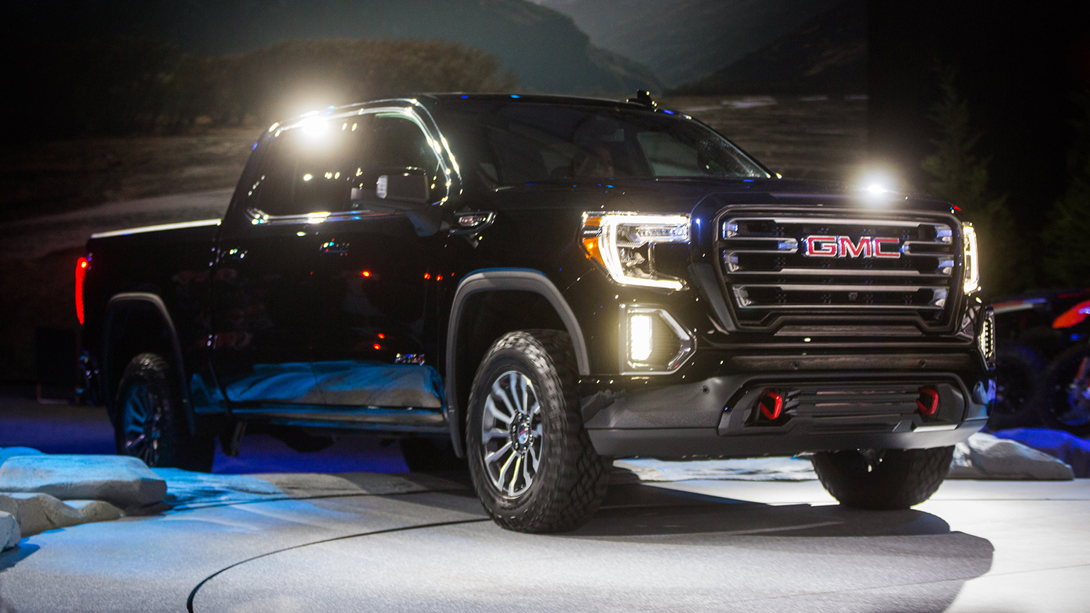 GMC offers tasteful, more refined off-road dirt runs with Sierra AT4 ...