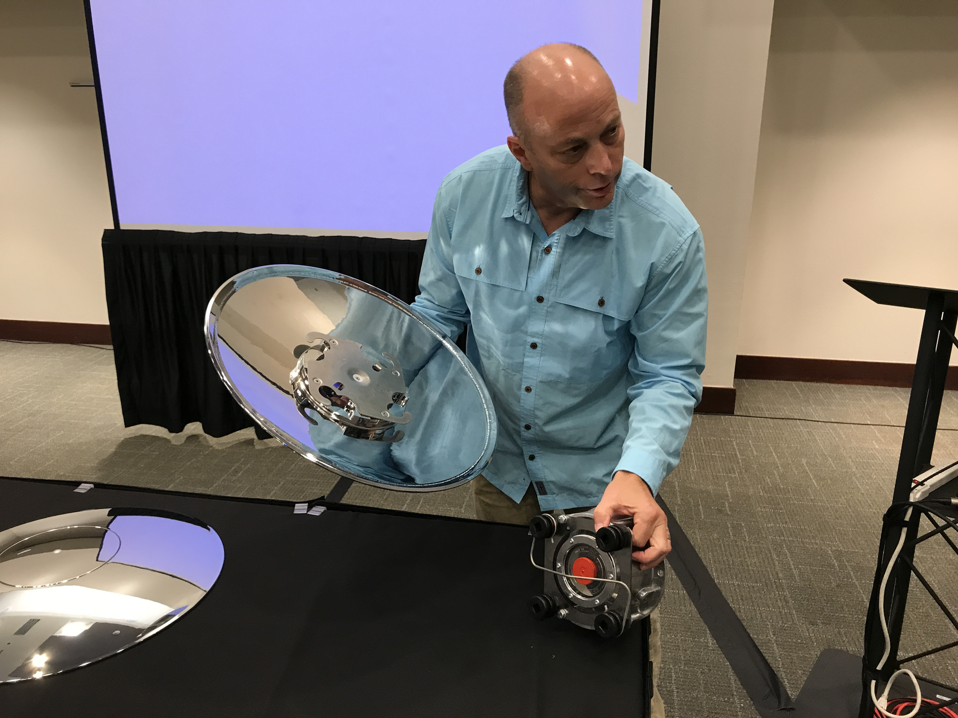 Deflektor introduces lock wheel cover, trailer mounting system | FleetOwner