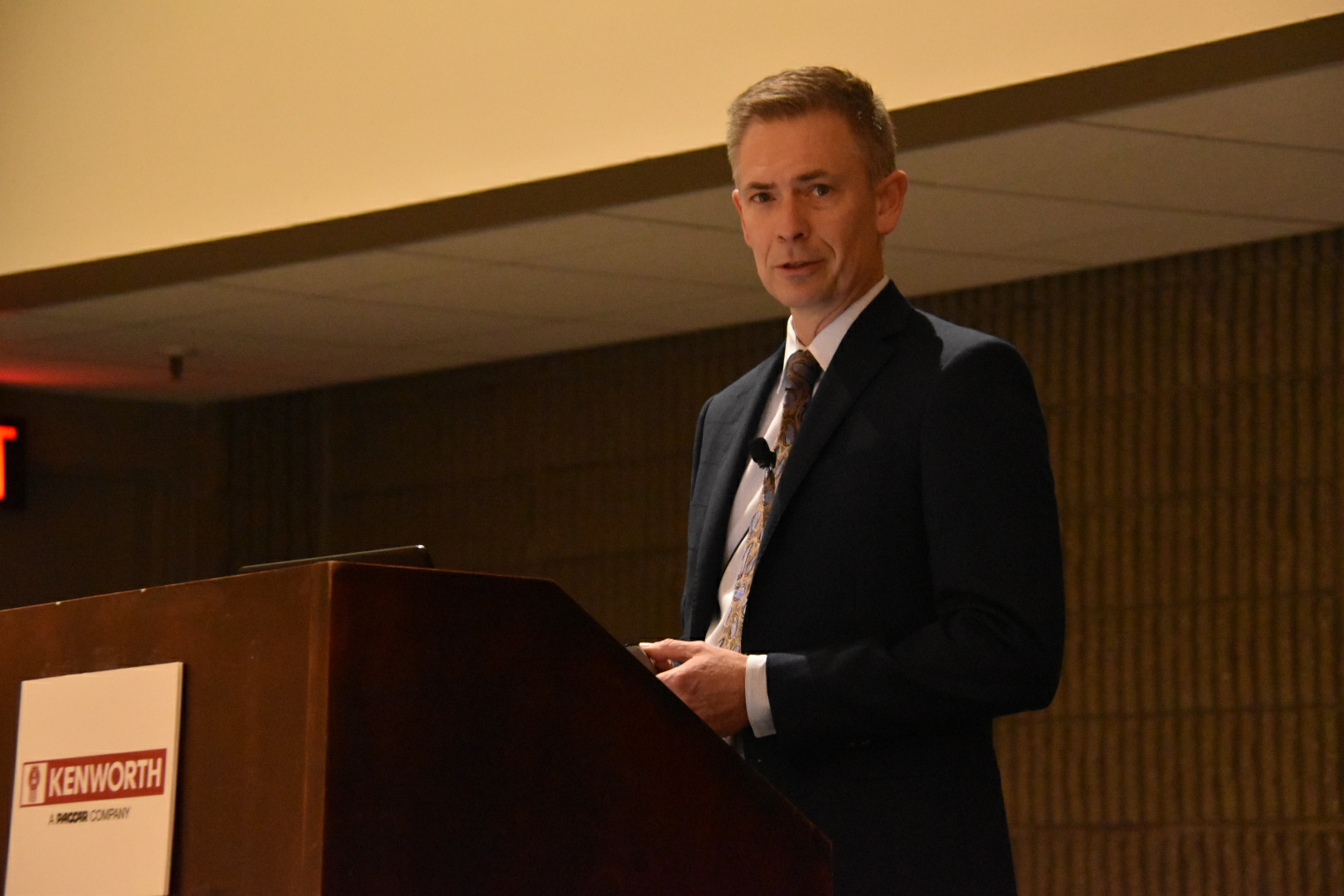 Kenworth rolls out over-the-air updates, showcases hydrogen fuel cell ...