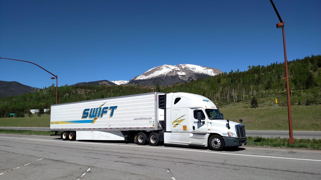 Swift chooses SmartDrive program | FleetOwner