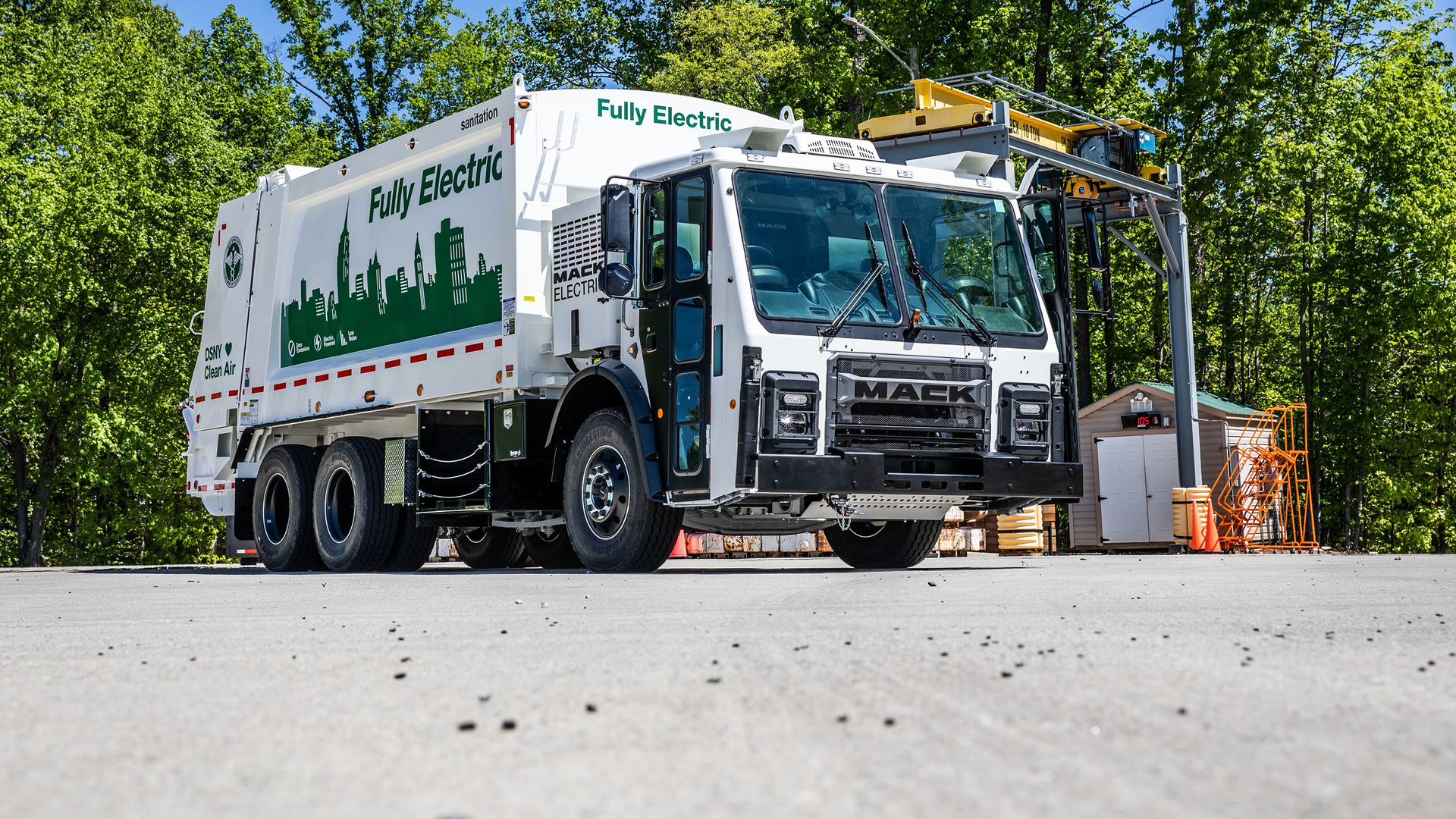 Mack LR Electric production to start in 2021 | FleetOwner