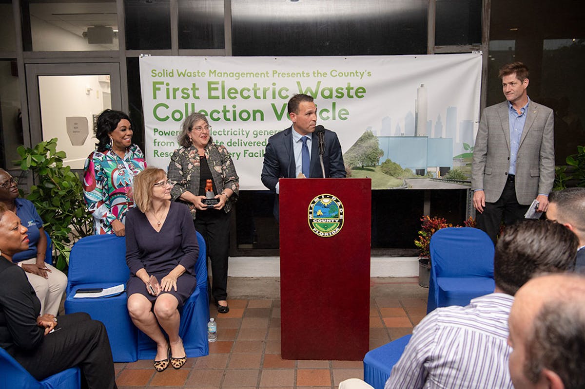 Miami-Dade county introduces electric refuse truck to be powered by ...