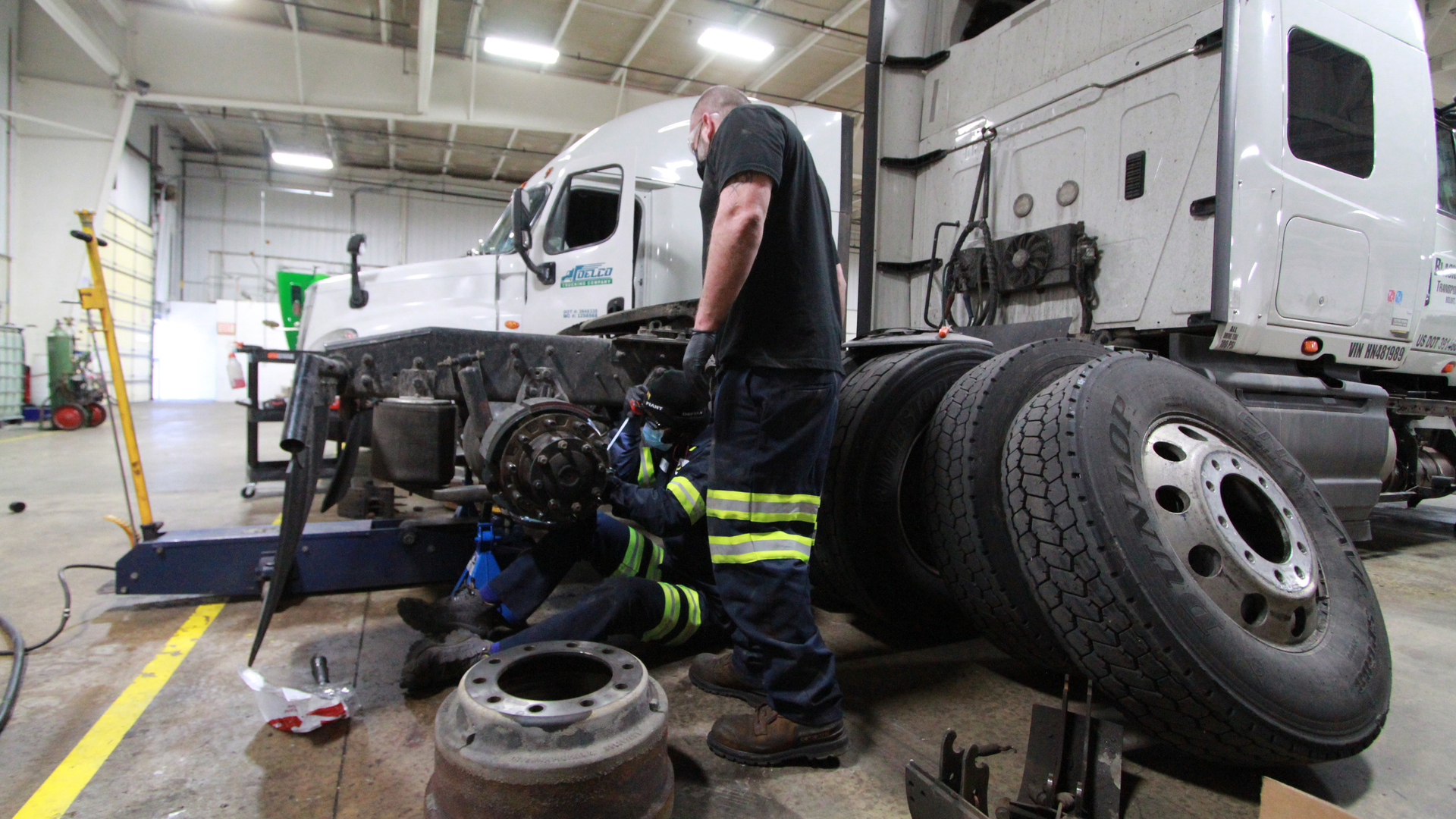 Factors to consider when choosing an outside service provider | FleetOwner