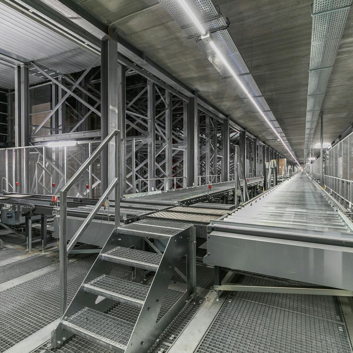 Lineage opens automated cold storage port facility in the Netherlands ...