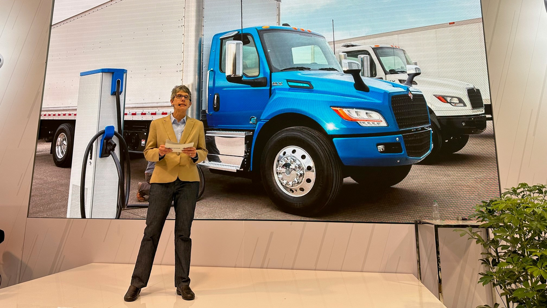 Navistar ramps up EV fleet consulting, unveils new infrastructure ...