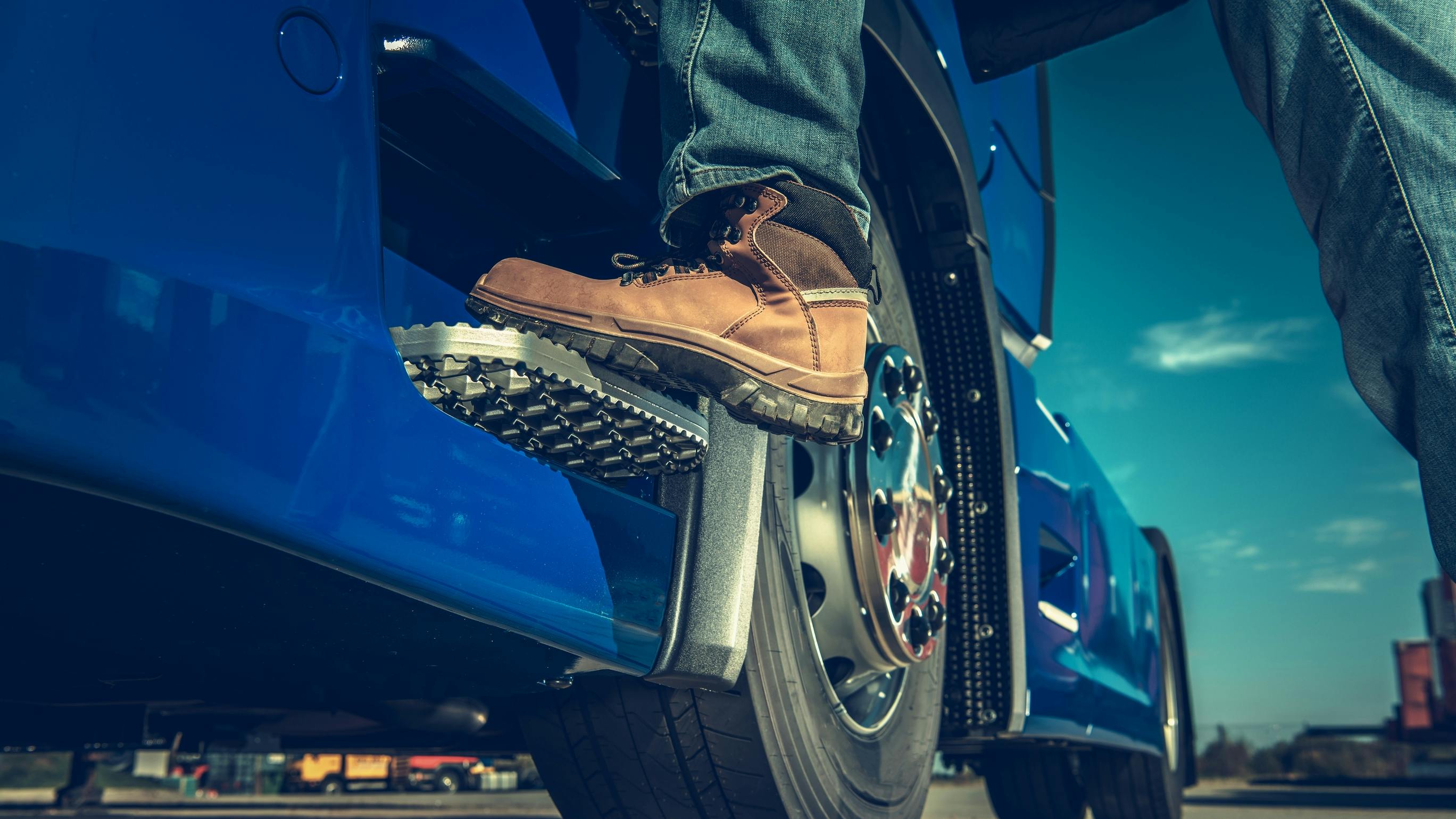 Top 9 Strategies to improve driver retention in fleet operations ...