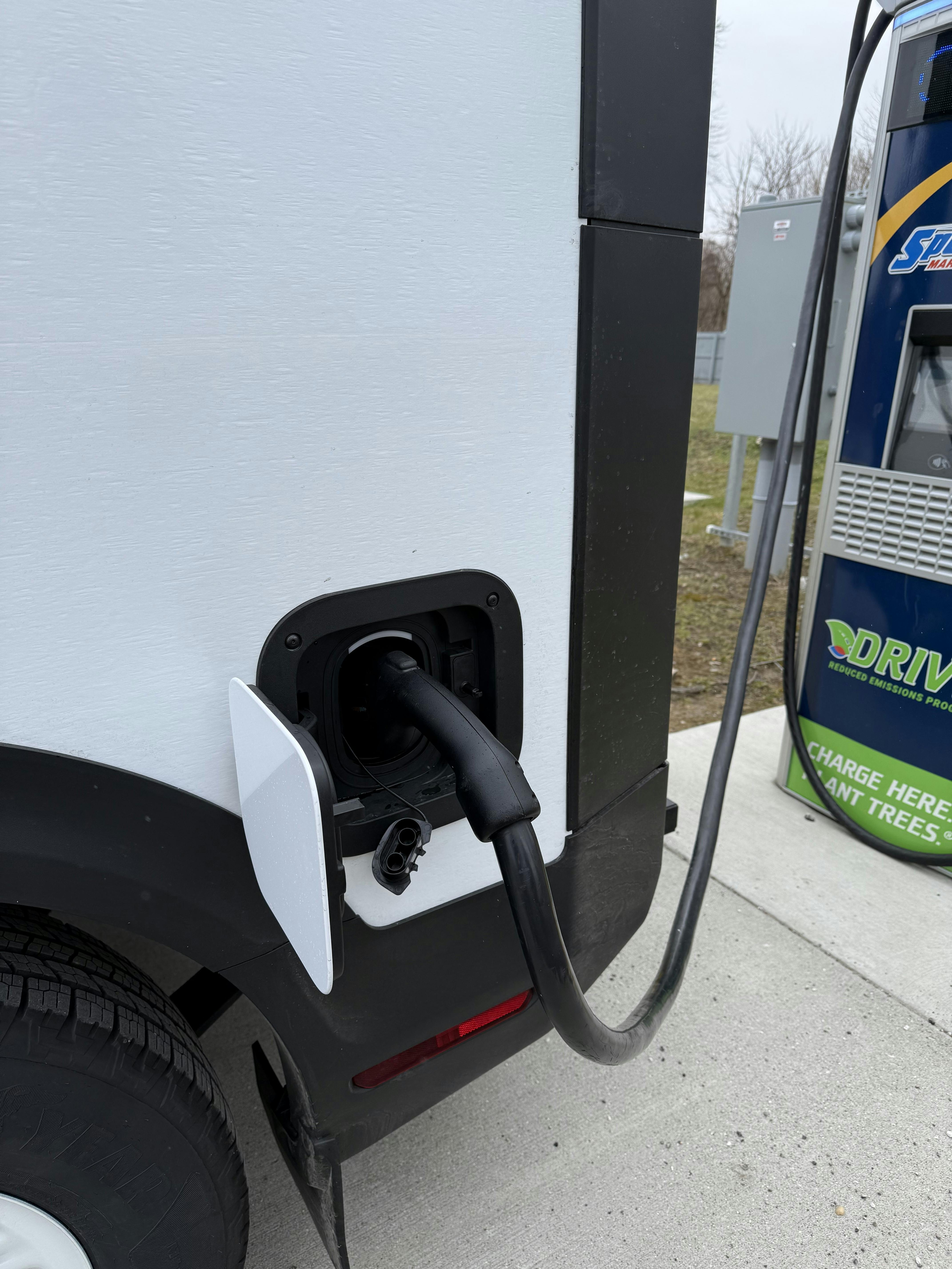 Chevrolet BrightDrop 400 review: Potential last-mile delivery game ...